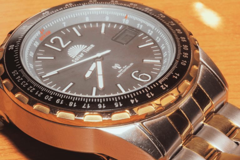 How Does Solar Watch Work? - Energy Theory