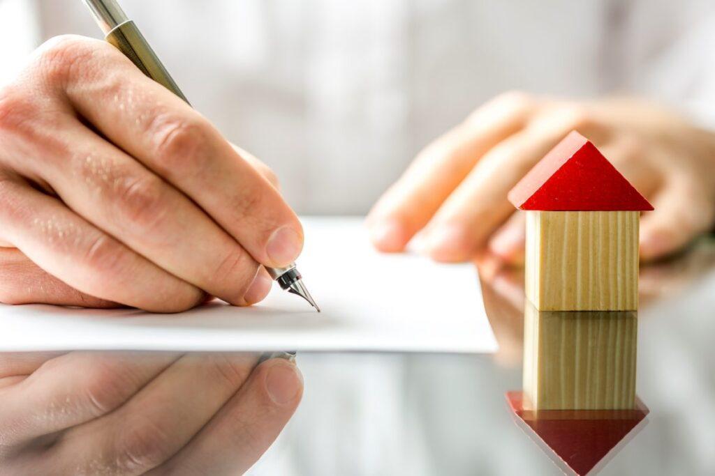Is Selling a House with Financed Solar Panels Possible? - Energy Theory