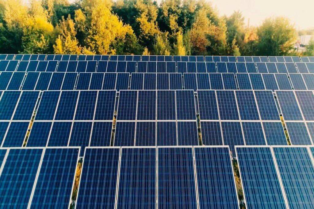 How Many Solar Panels for a House in Canada are Required? - Energy Theory