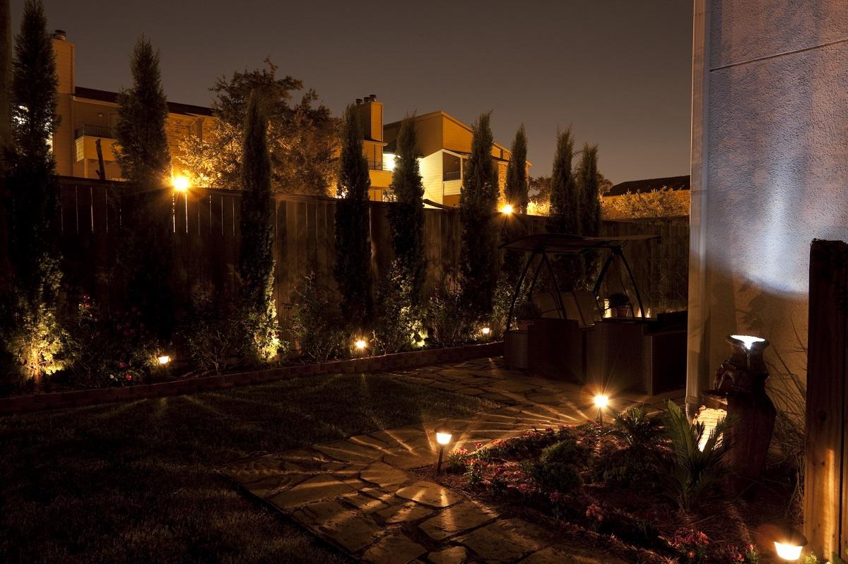 Solar Pathway and Garden Lights Buying Guide: 35 Best Design Ideas ...